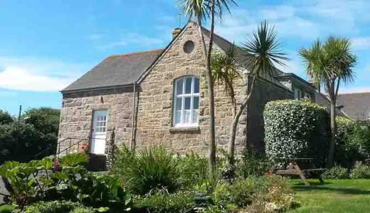 Quirky Cottage & Sauna In A Former School - St Ives