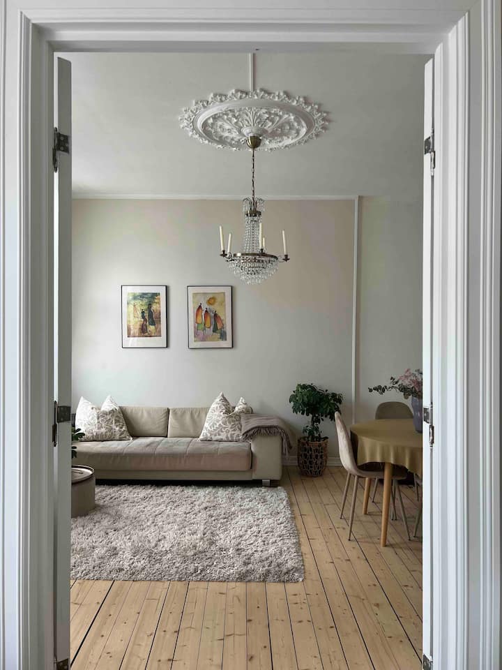 Bygårdsleilighet Med Solrik Balkong I Gamle Oslo - Oslo