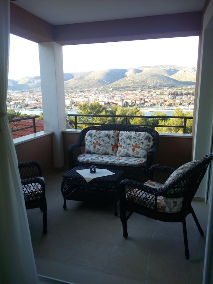 Modern Family-friendly Apartment - Trogir