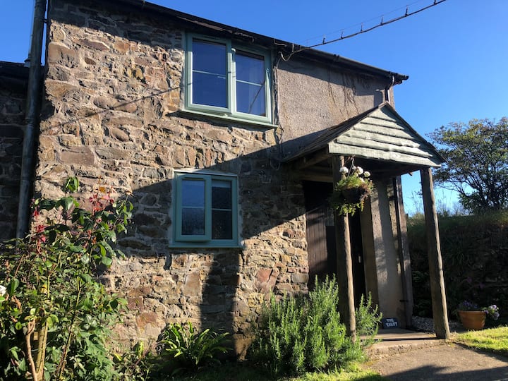 The Talot Cottage: Stone Cottage On Hill Farm - North Devon