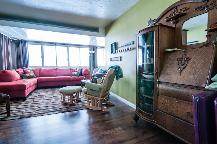 Cozy Queen Bedroom For 2 - Snowbird, UT