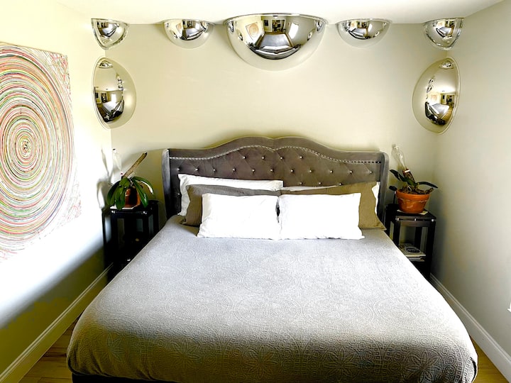 Art House Tampa Stay - Temple Terrace, FL