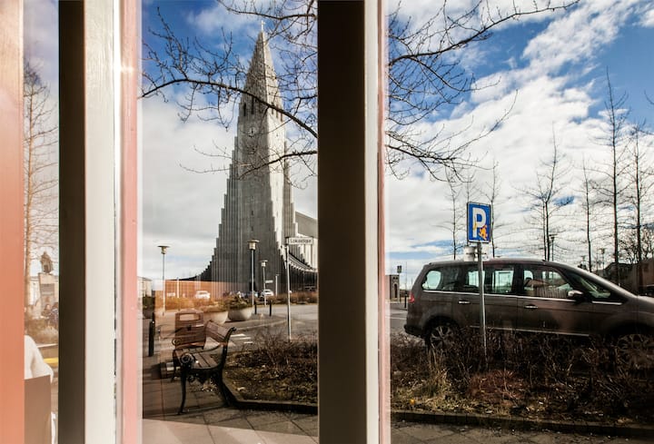 Cozy Apartment Across From Hallgrimskirkja - Reikiavik