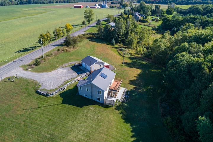 Ridge Retreat In Pec - Sand Banks, ON