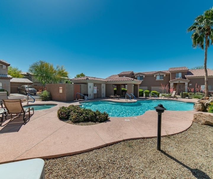 Chic & Convenient: 3br, 2ba, Upscale 5* Az Stay! - Peoria, AZ