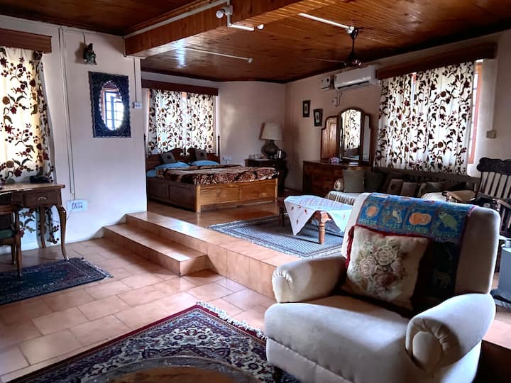 Mountview Villa A Stunning 4 Bhk Near Dal Lake - Srinagar