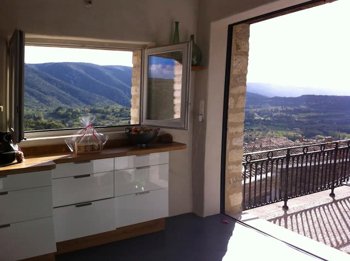 Loft-like Living Atop The Luberon In Bonnieux - Apt