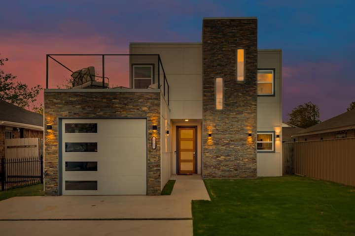 Downtown 10 Min + Rooftop Deck + Arcade & Smart Tv - Dallas, TX