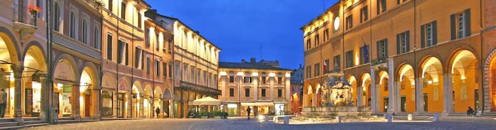 Chic Downtown Home: Rooftop Terrace / 2 Bedroom - Cesena