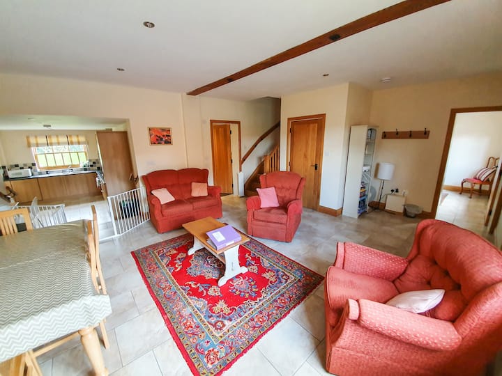 Broad Iron Cottage - Peace And Space To Relax - Cotswolds