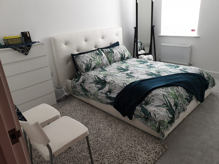 Modern, Clean, Quiet Room Close To City Centre - Bath