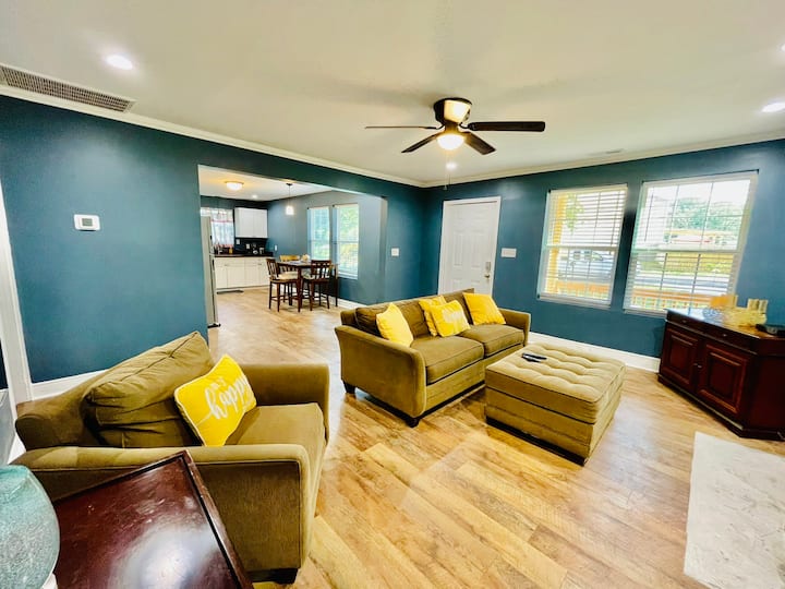 Casa Comoda 3b/2bath Large Liviingroom - Winston-Salem, NC