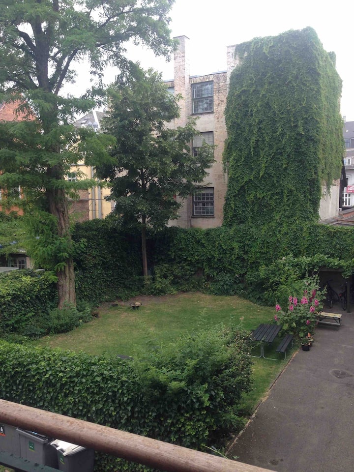 Perfekt Beliggende Skøn Lejlighed Med Solrig Altan - Copenhague