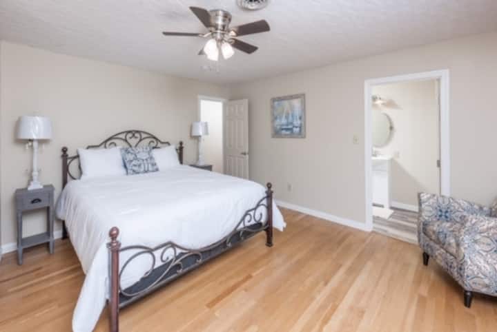 Large, Dog Friendly Apartment In Wolfeboro! - Wolfeboro, NH