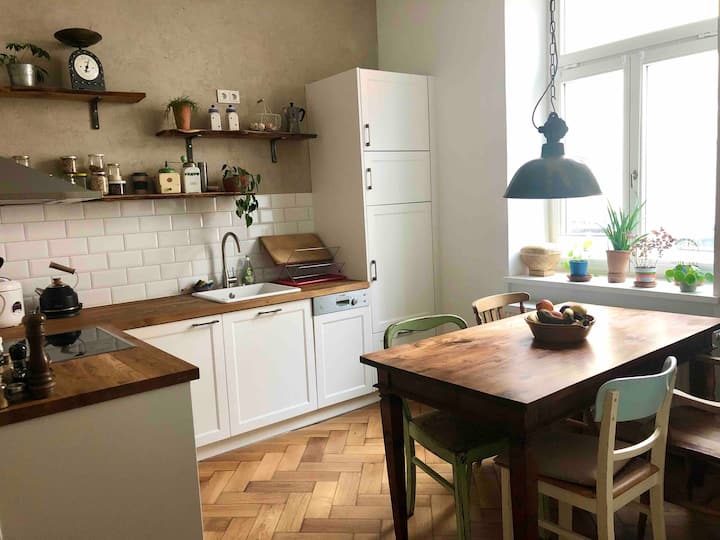 Gemütliche 2,5 Zimmer Altbau-wohnung Mit Balkon - Munich