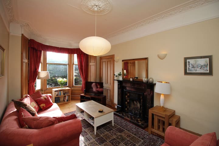 Traditional 2 Bedroom Apartment In Edinburgh - Edinburgh