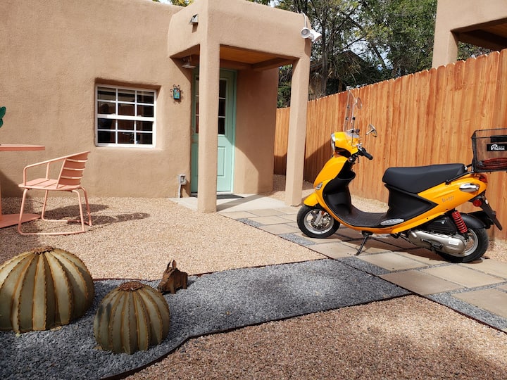 "Hummingbird Haven" Midcentury Modern Near Plaza - Santa Fe, NM