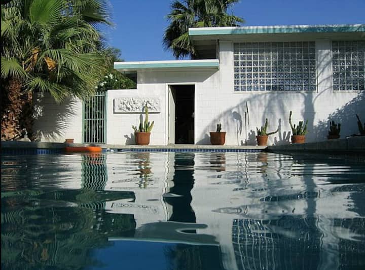 Tres Palmas Oasis In The Desert - Palm Desert, CA