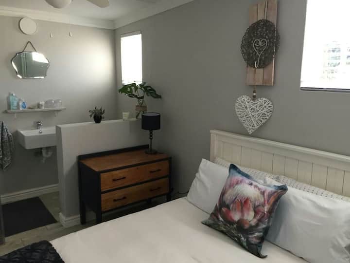 Cosy Self Catering Room Close To Hospital And Cbd. - George