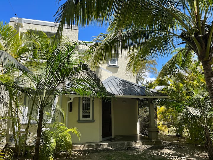 Beach Villa With Tropical Green - Mauritius