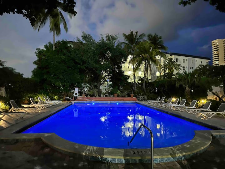 Art Deco Miami Beach Studio - South Beach, FL