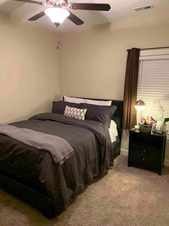 Private Room In Medical District - Greenville, NC