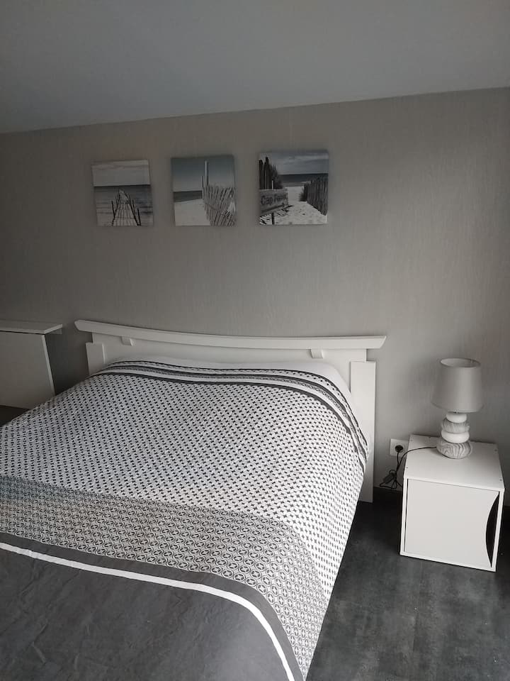 Chambre Avec Salle De Bain. Entrée Indépendante. - Mérignac