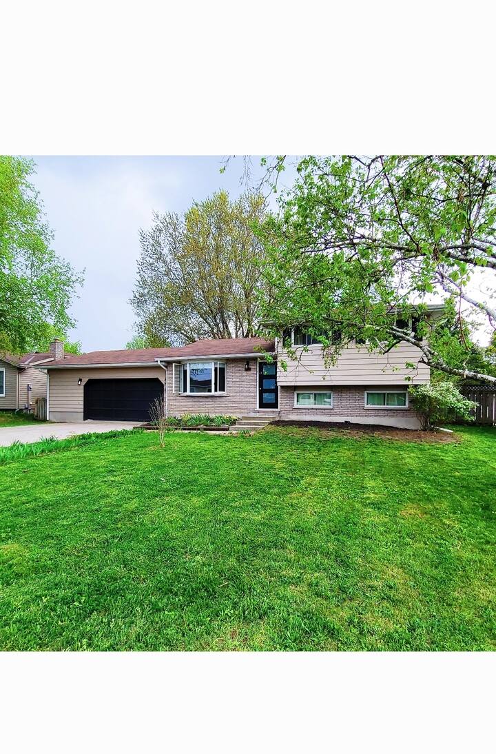 Family Vacation Home Near Beach - Port Elgin