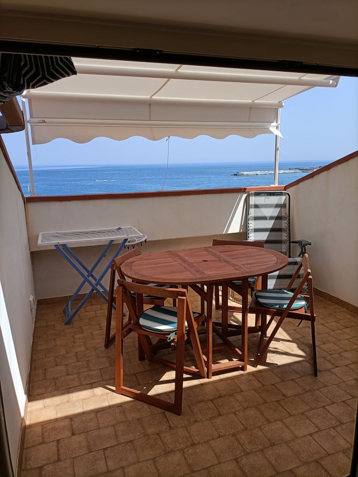 Mansarda Baia Giardini Con Vista Mare - Giardini Naxos, Italy