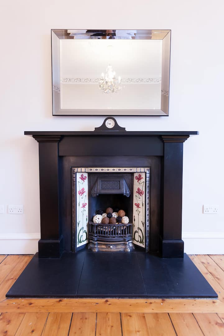 Stunning Edinburgh Castle Apartment -