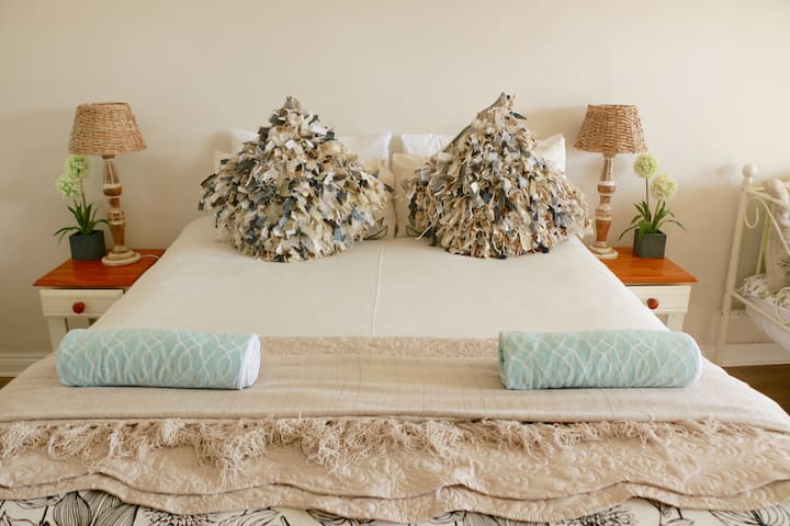 Ships Bell 4b | Luxury Studio Apartment With View - Saint Francis Bay