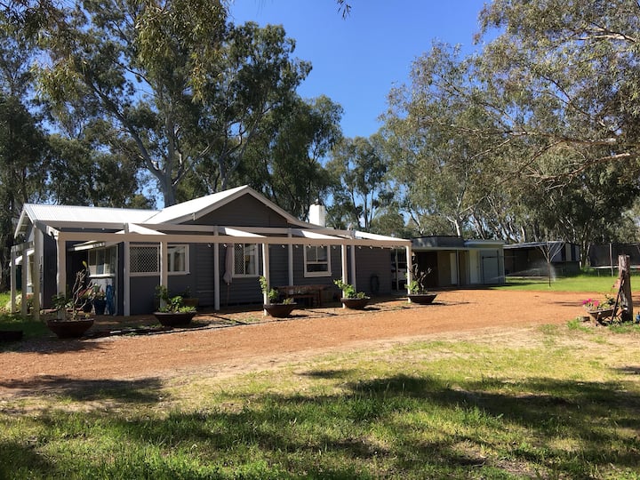 Aintree Cottage: Swan Valley
Quiet & Comfortable - Mundaring