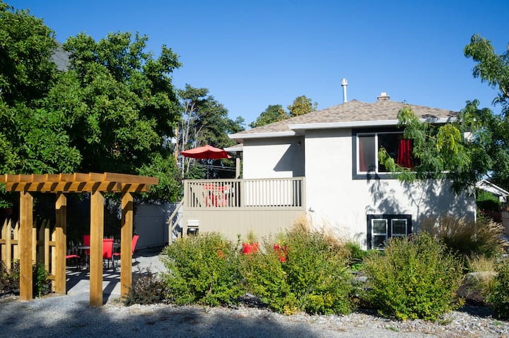 "The Cubby On Christleton" - Kelowna