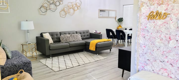 Tampa Central, Clean Modern 3 Bedrooms 2.5 Bath - Temple Terrace, FL