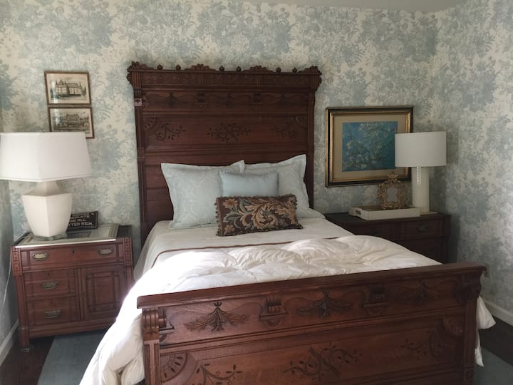 Roswell Home Near Canton Street - Alpharetta, GA