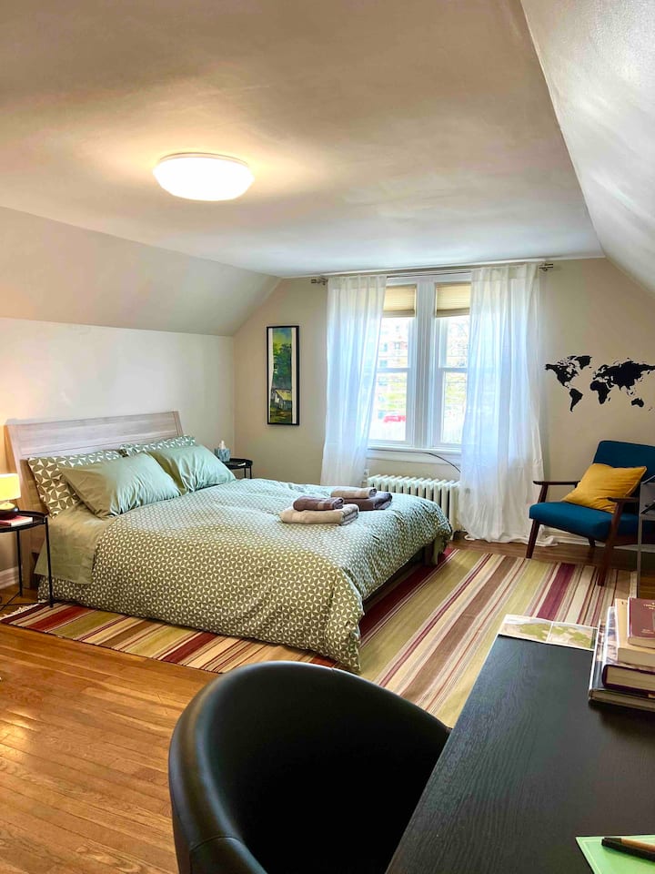 Cozy Attic Apartment With A View - Yonkers