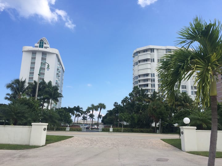 2br/2ba A1a Location Lauderdale By The Sea - Pompano Beach, FL
