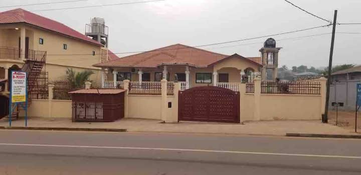 Vip 1 Bd Rm Suite W/ Ac, Hot Water, W/less Int. - Sierra Leone