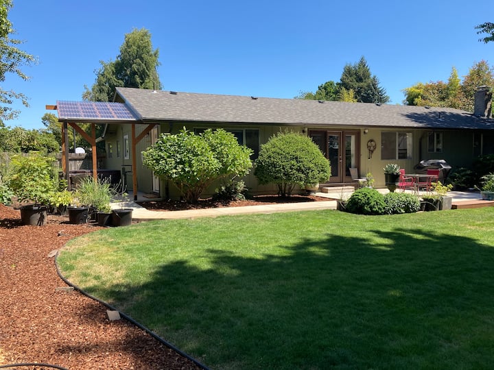 House, Hot Tub, Walk To Autzen Stadium - Eugene, OR