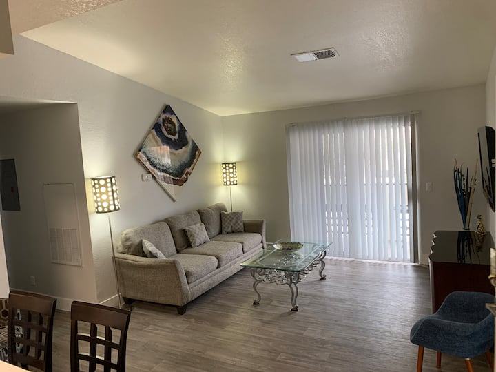 Modern 3br 2bath Near The Strip! - Las Vegas, NV