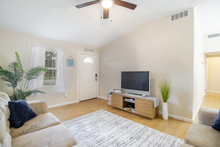 Gulfport Beach Cottage - Oasis Resort, Gulfport