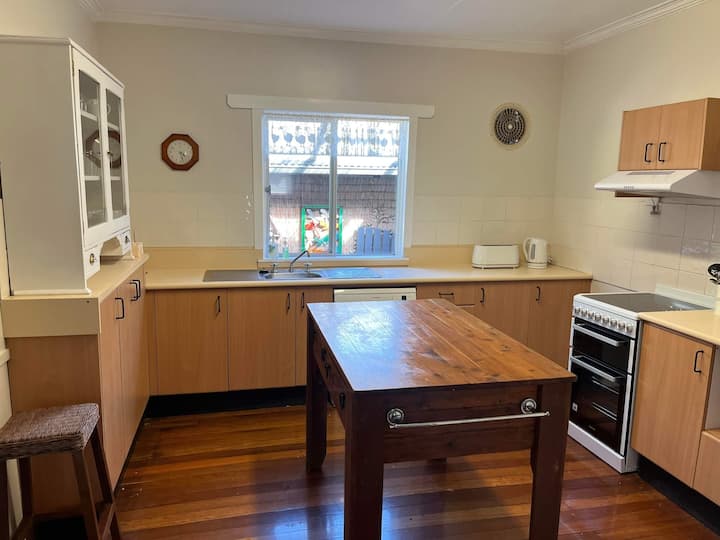 4 Bed House In The Centre Of Coffs - Coffs Harbour