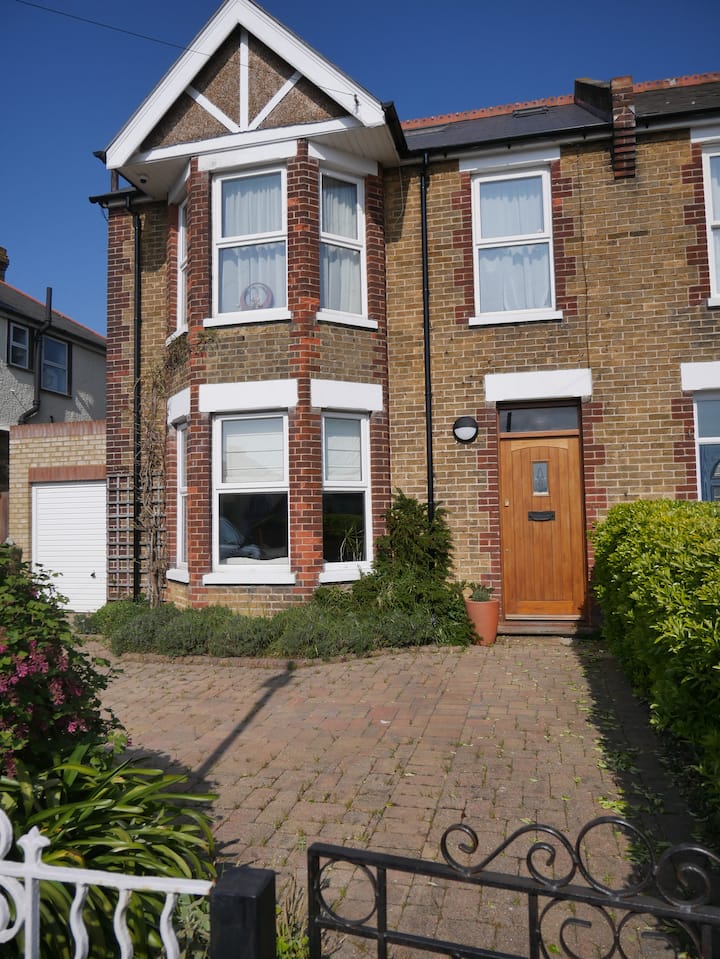 Close To Beaches And Town, Off Street Parking - Broadstairs