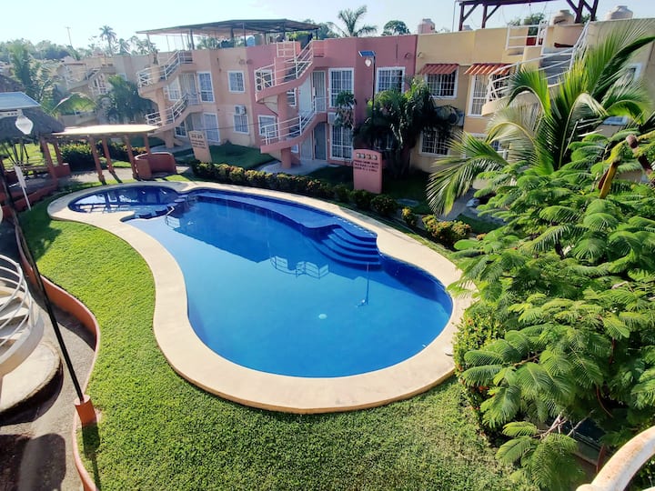 Hermoso Condominio En Ixtapa/zihua.
Beautiful Pool - Ixtapa Zihuatanejo