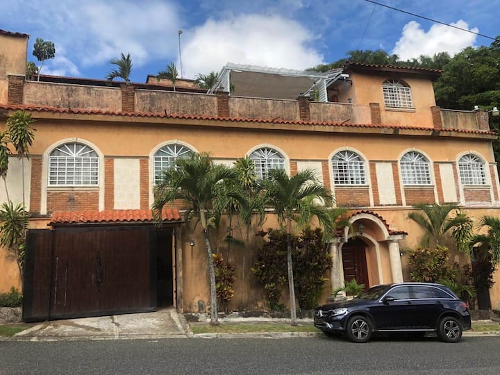 Casa Colonial En Arroyo Hondo, Santo Domingo -