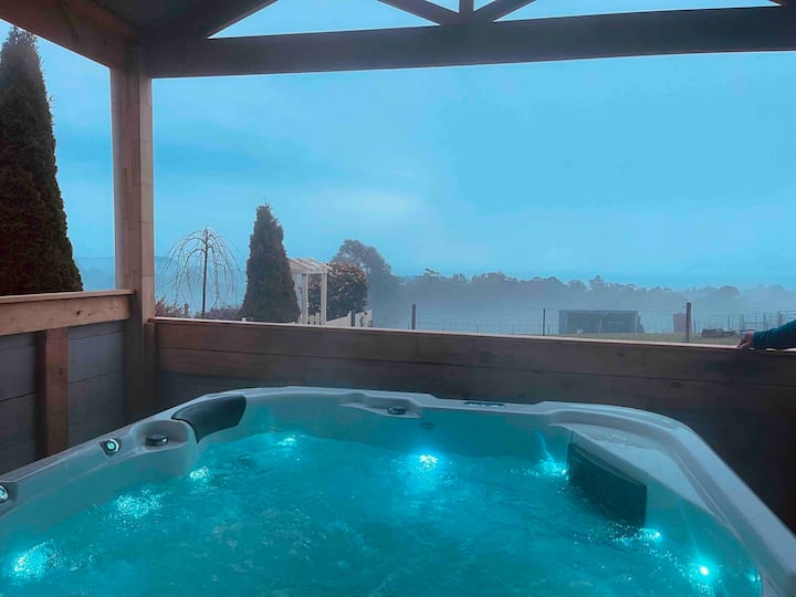 Penguin Farm Retreat - Spa Cottage - Penguin