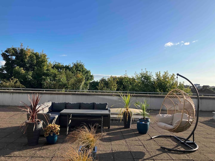 Where The City Meets The Sea (Newly Renovated) - Galway