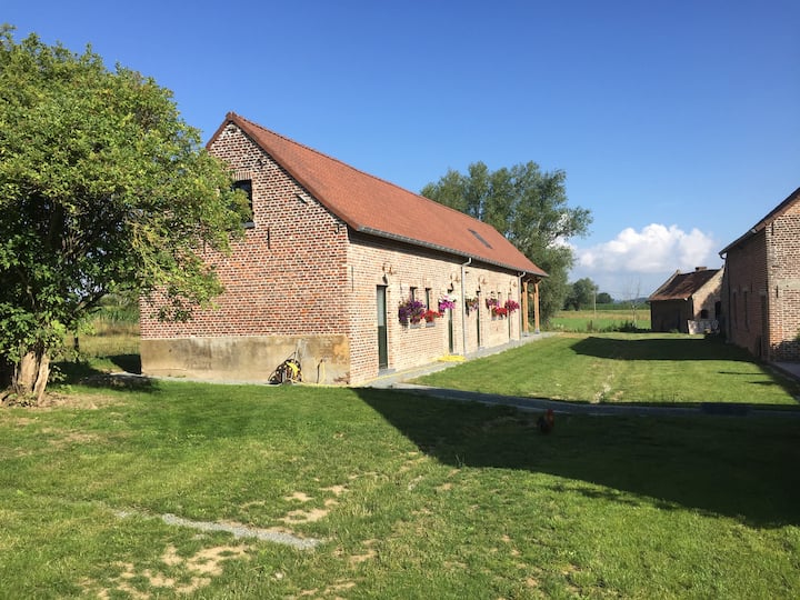 Prachtig Gelegen Authentieke Vierkantshoeve - Lessines