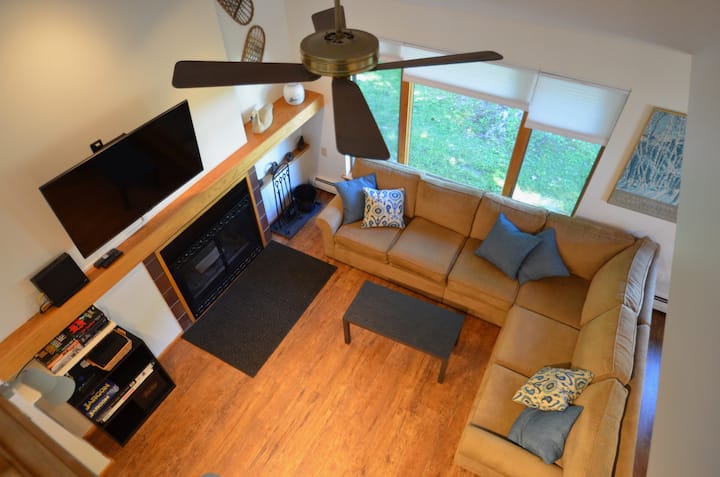 Large Corner Condo With Pool & New Wine Bar/cafe! - Killington, VT