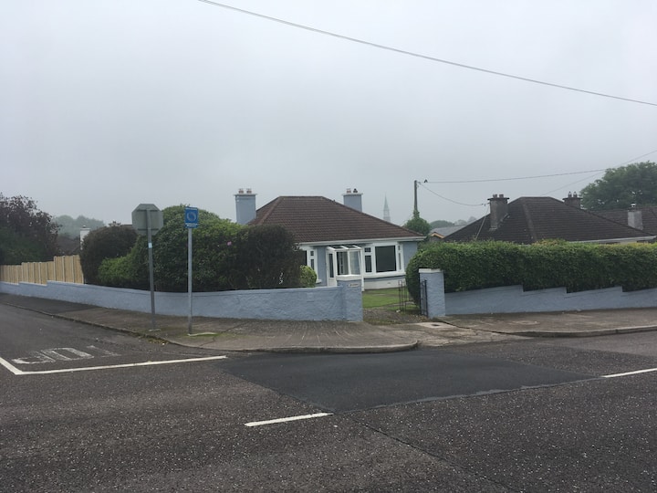 Cork City Subarbs Retreat 1950s House + Big Garden - Cork, Ireland